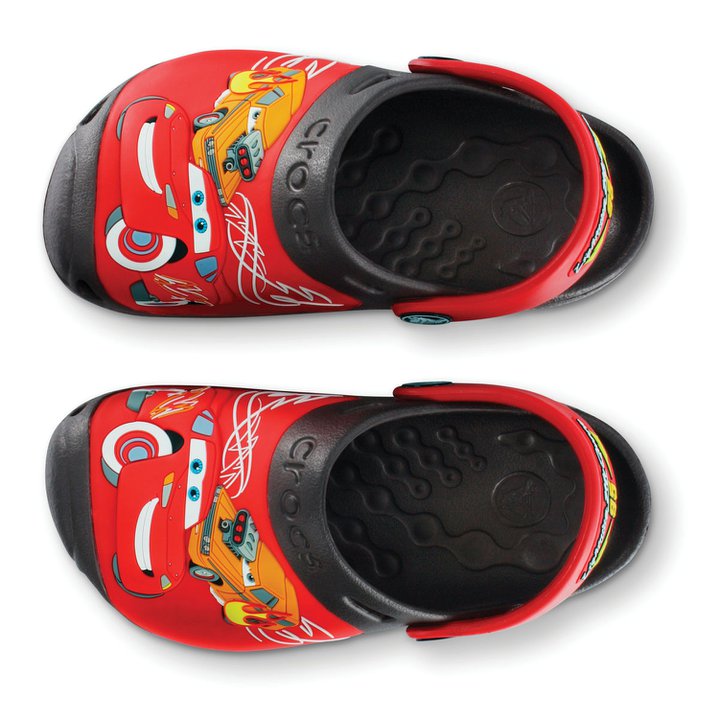 Gana unas Crocs Cars 2 McQueen Drag Racing Custom | Promociones en Facebook