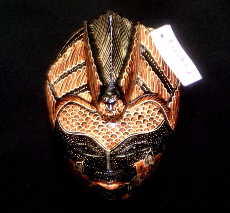 Lituhayu: Topeng Kayu Batik Ukuran Medium