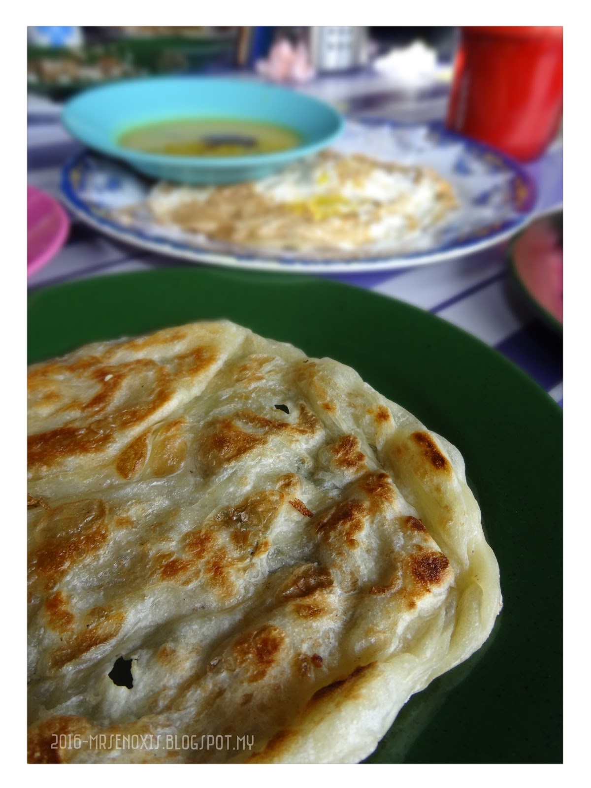 Me as MrsEnoxis: Short Trip to Melaka : Breakfast @ Roti Canai Kayu ...