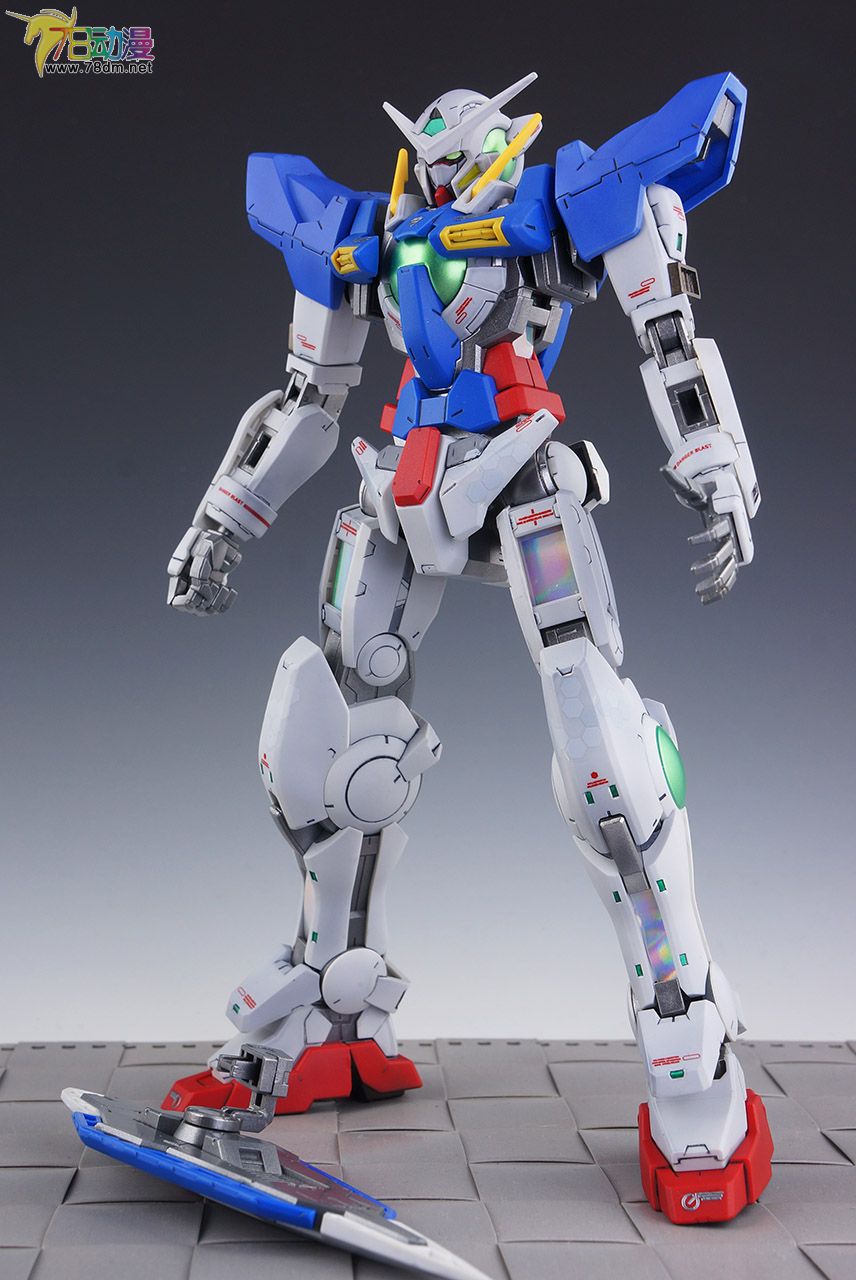 Gundam Family: MG 1/100 Gundam Exia Custom Build