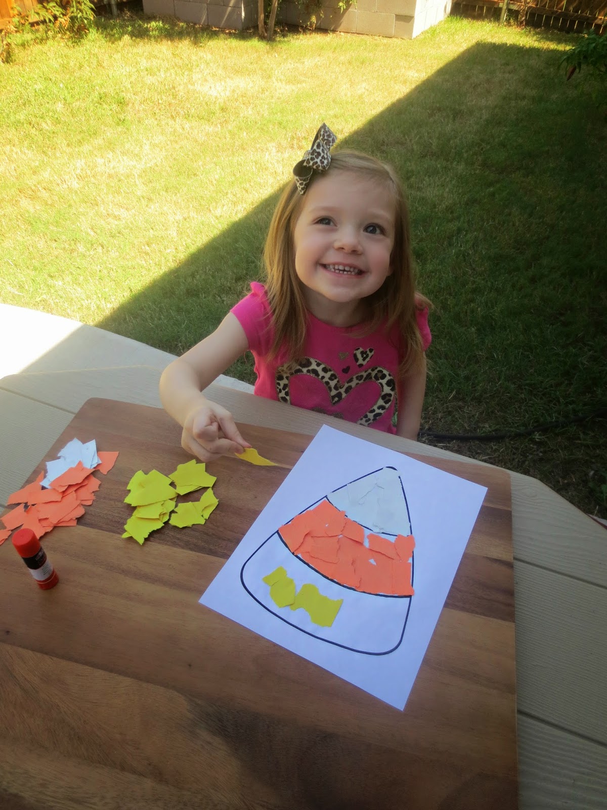 Kaitlin in the Kitchen: Candy Corn Construction Paper Craft