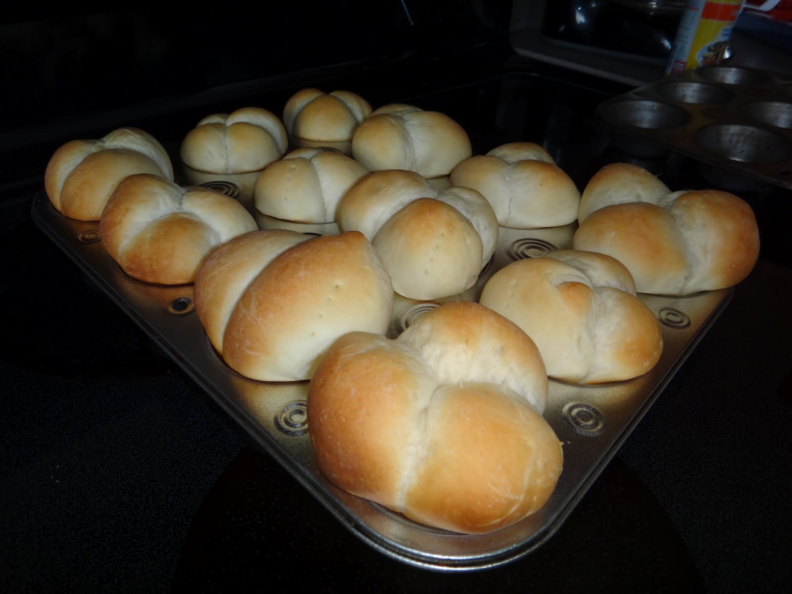 the other jamie learns to cook: Three Leaf Clover Dinner Rolls