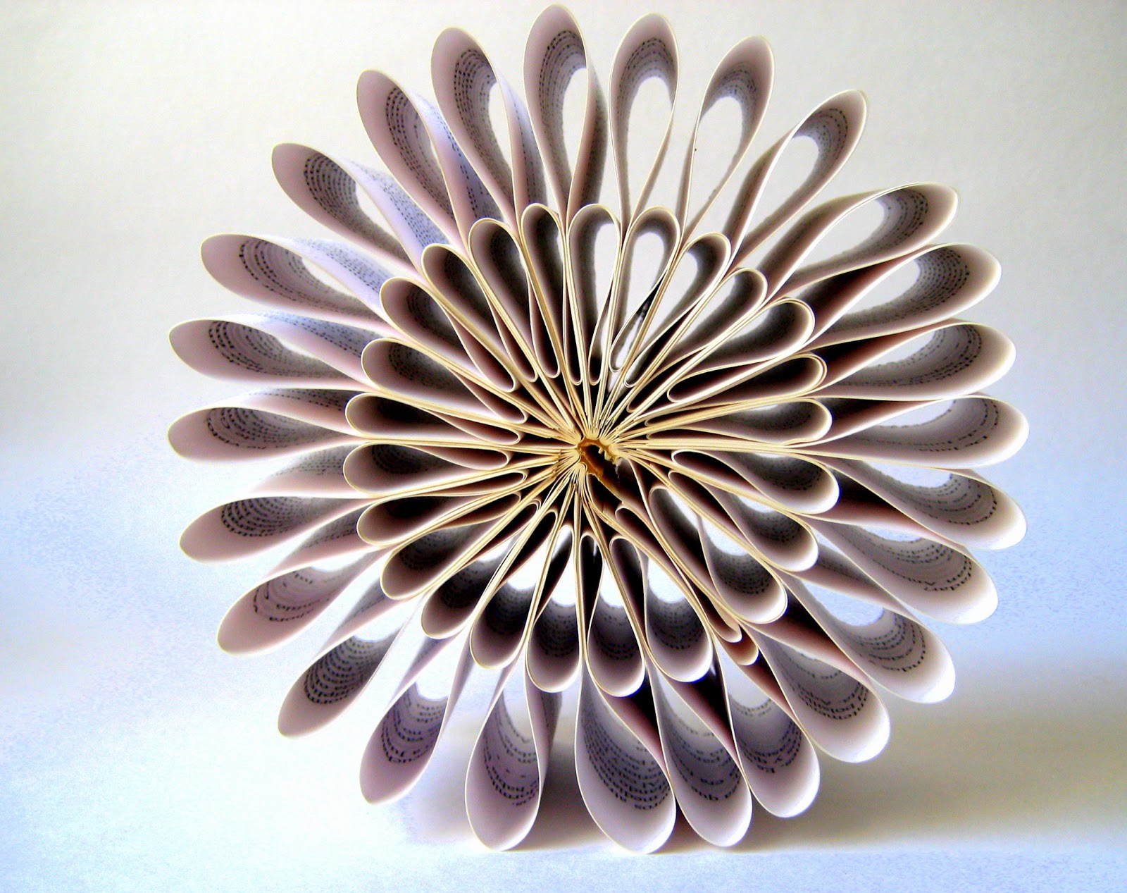 Malena Valcárcel original Art: Esculturas de Papel / Paper Sculptures