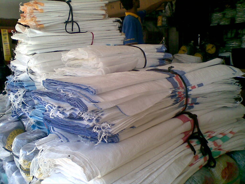 Cahaya Bintang: Karung Plastik