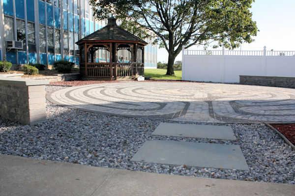 A GUIDE TO NORTHEASTERN GARDENING: Labyrinth in the Landscape - Story ...