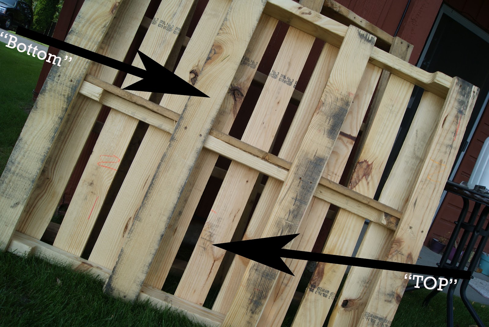 RedlightPhilosophies: Pallet Display Shelf