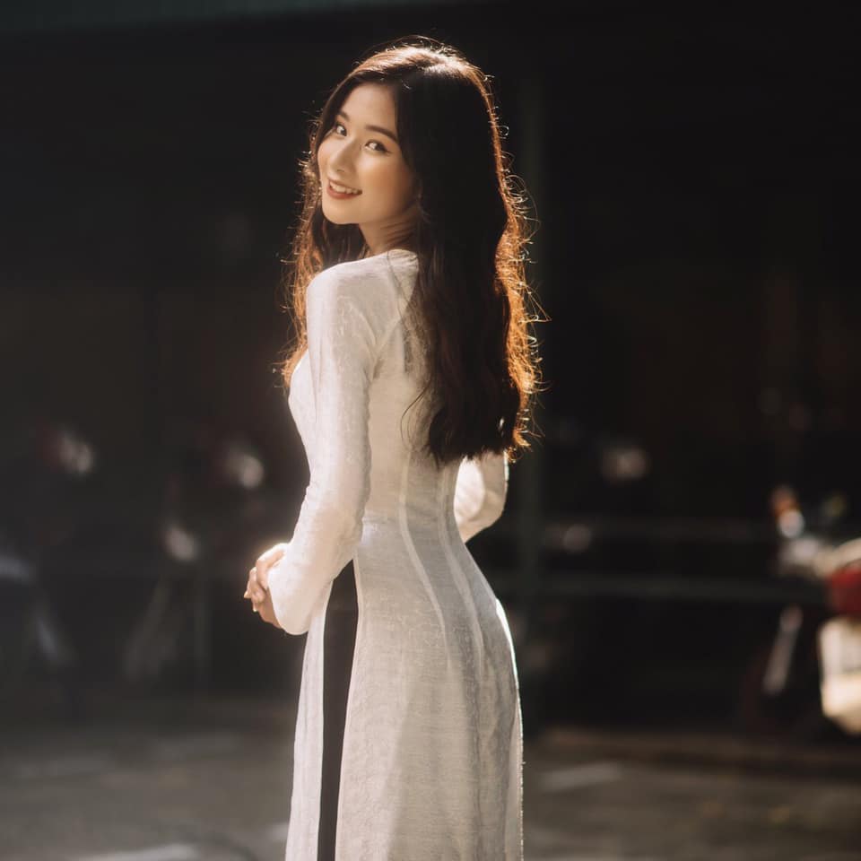 Nguyễn Thu Trang - 2003 - Như giọt nắng bên thềm | Dân 47 - Website ...