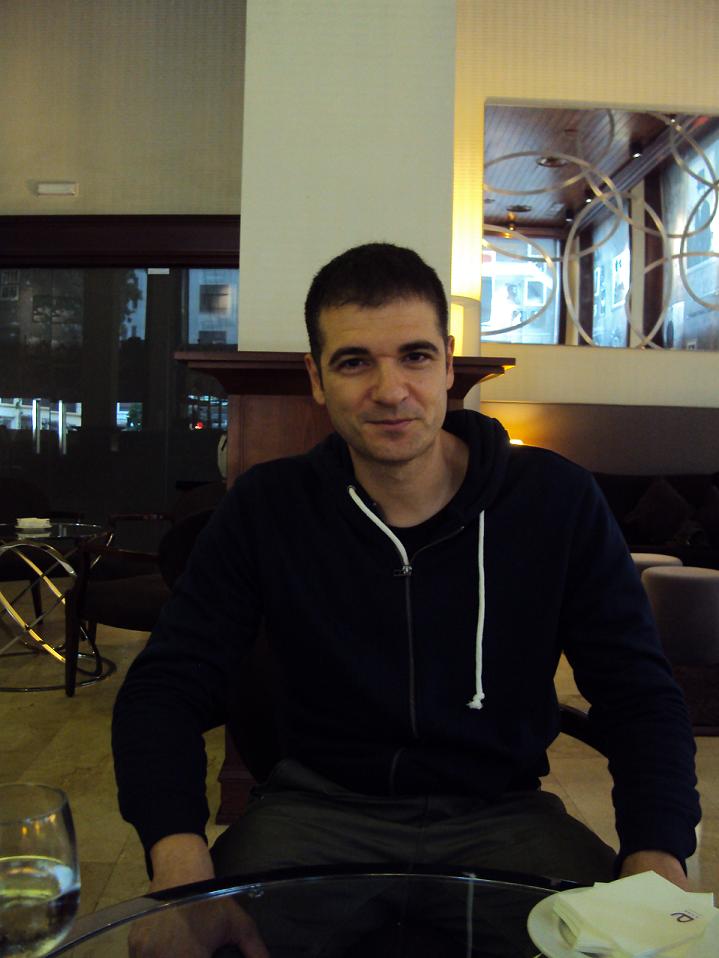 MALETA DE LIBROS: ELOY MORENO: «La trama es todo».