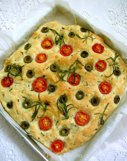 Peng's Kitchen: Olive & Rosemary Foccacia