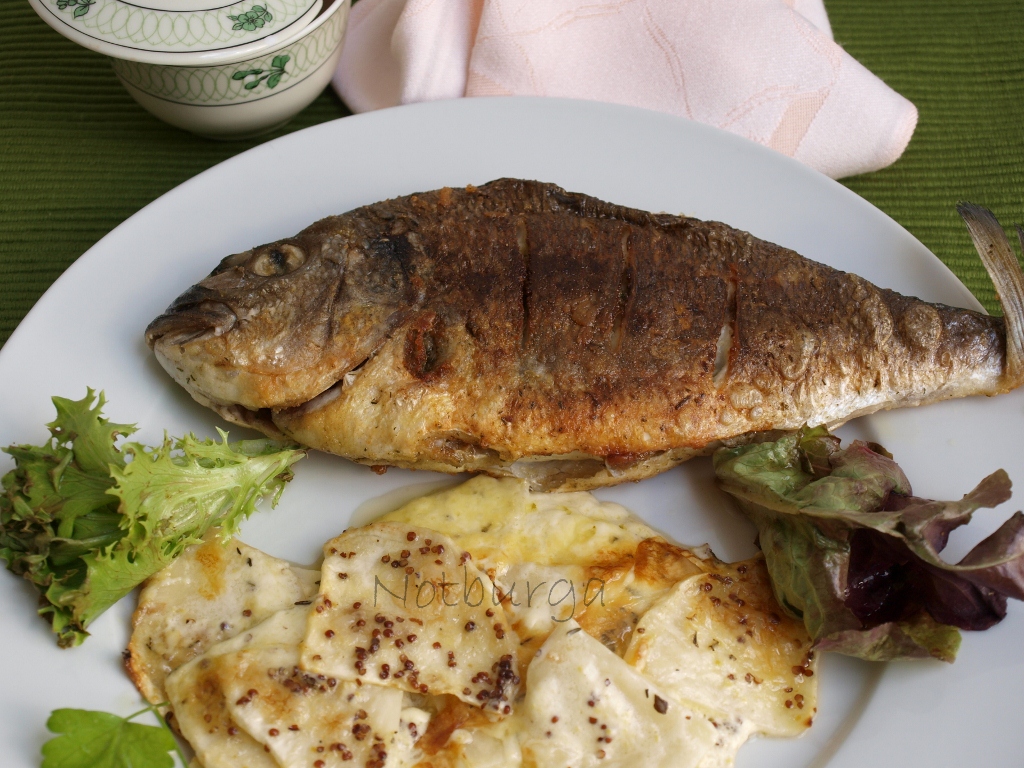 Notburga konyhája: Serpenyős aranydurbincs csőbe sült zellerrel ...