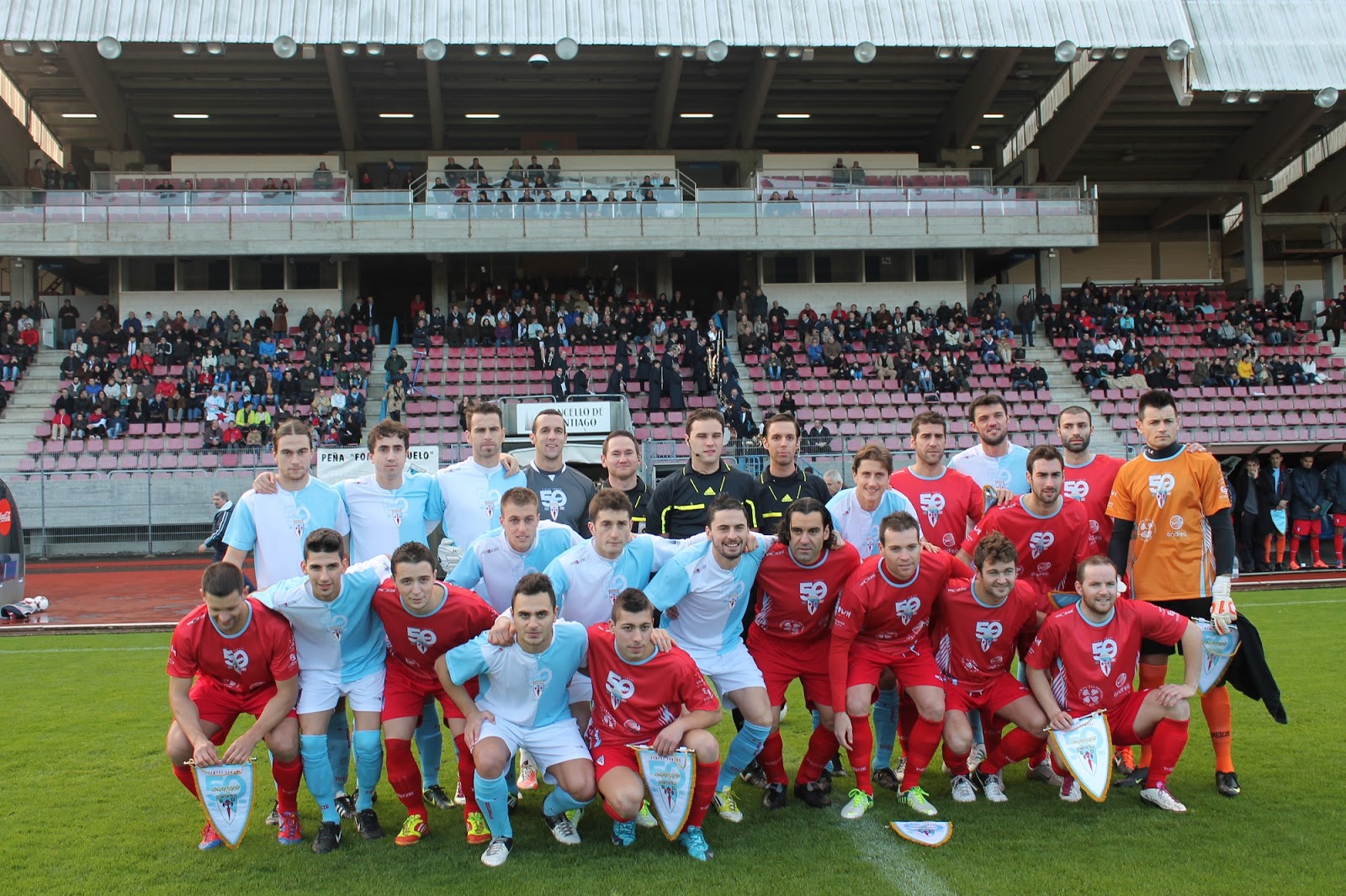 SEMPRE COMPOS: El compos se lleva el trofeo del 50 aniversario.