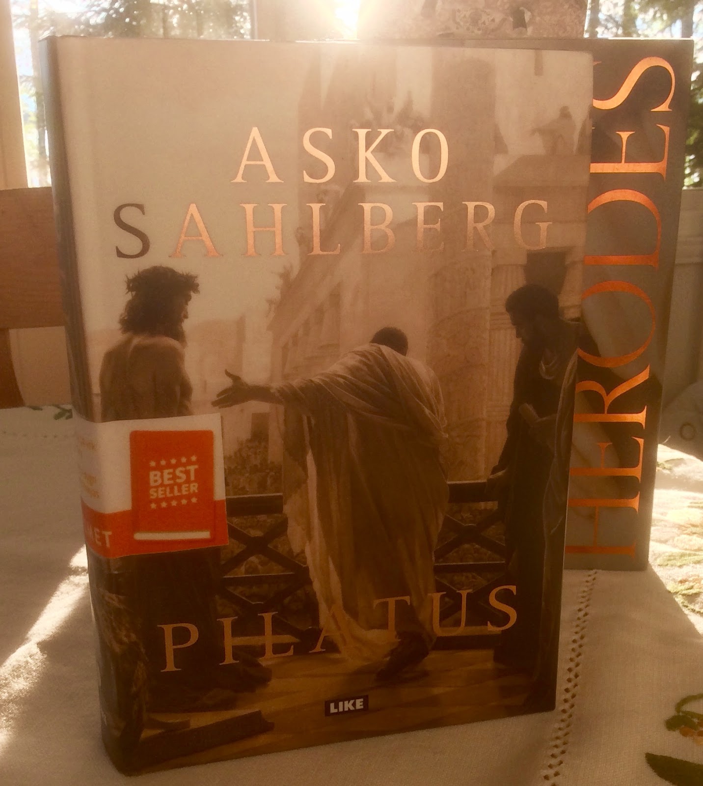 SANOISSA JA SIVUILLA: Asko Sahlberg: Pilatus