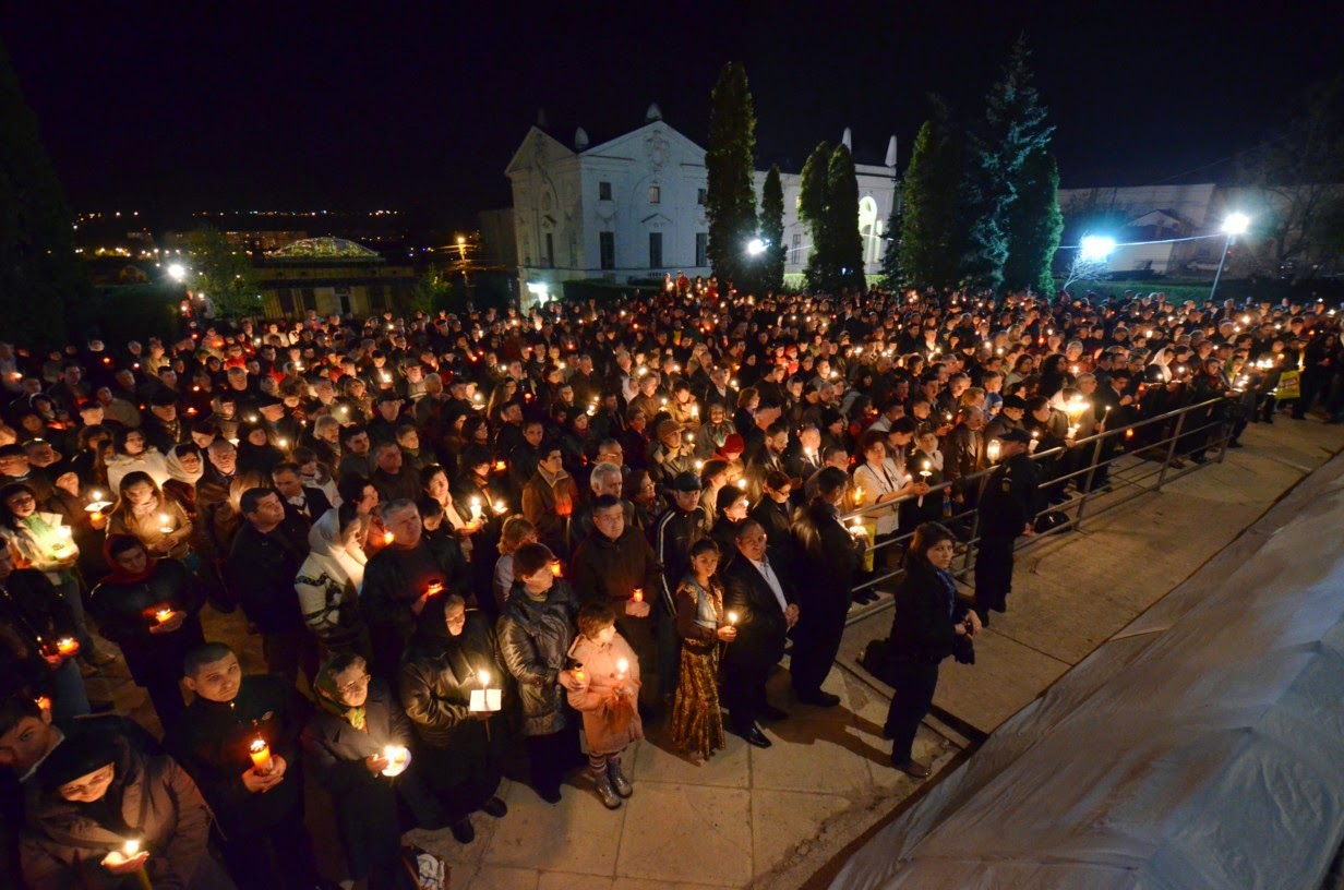 Ortodoxie pe net: Învierea Domnului în Mitropolia Moldovei şi Bucovinei