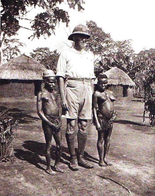 "S" obéit et "R" agit: Pygmée