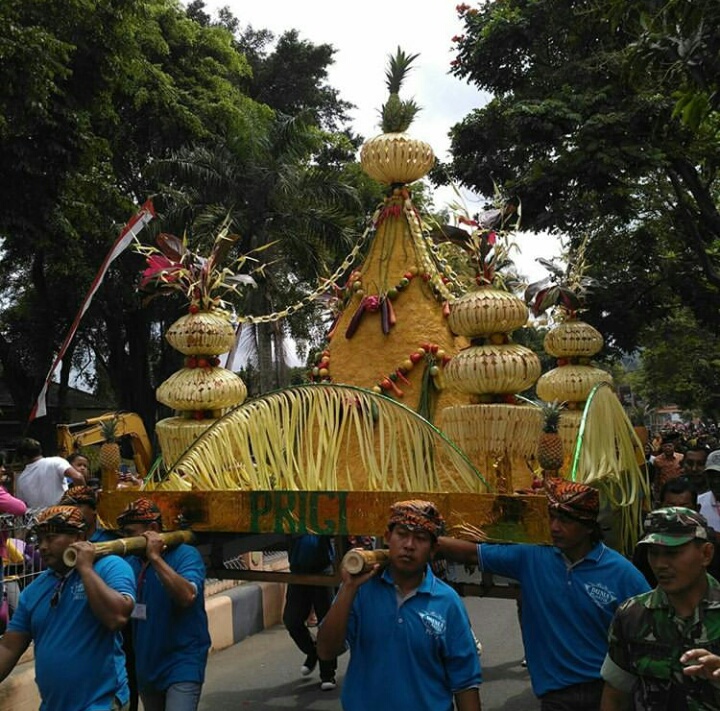 Wisata Budaya, Larung Sembonyo Pantai Prigi
