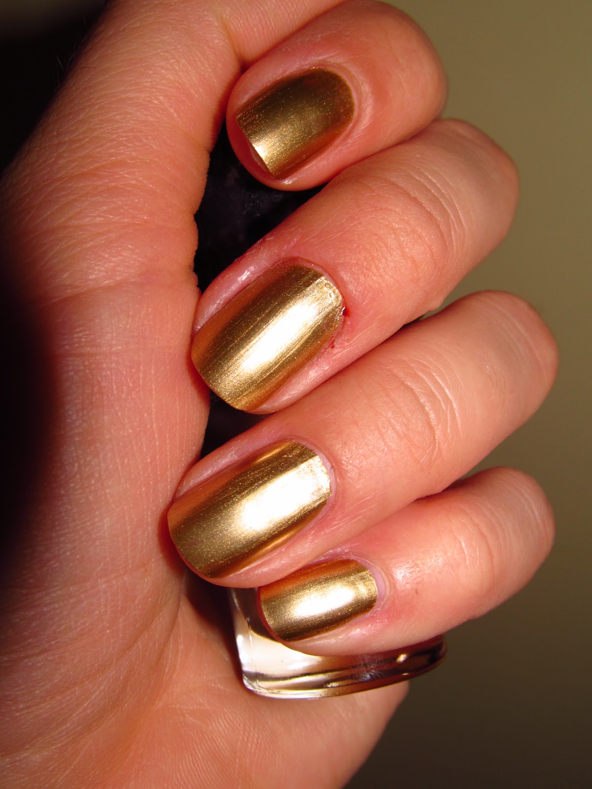 My Beauty Box: Maybelline Color Show Nail Polish Review - Bold Gold 70