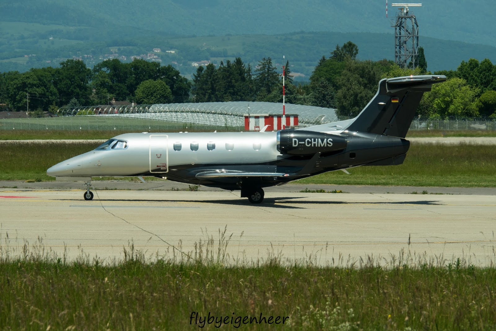 FLUGZEUGE Privatjets etc: D-CHMS Embraer EMB 505 Phenom 300 E55P ...