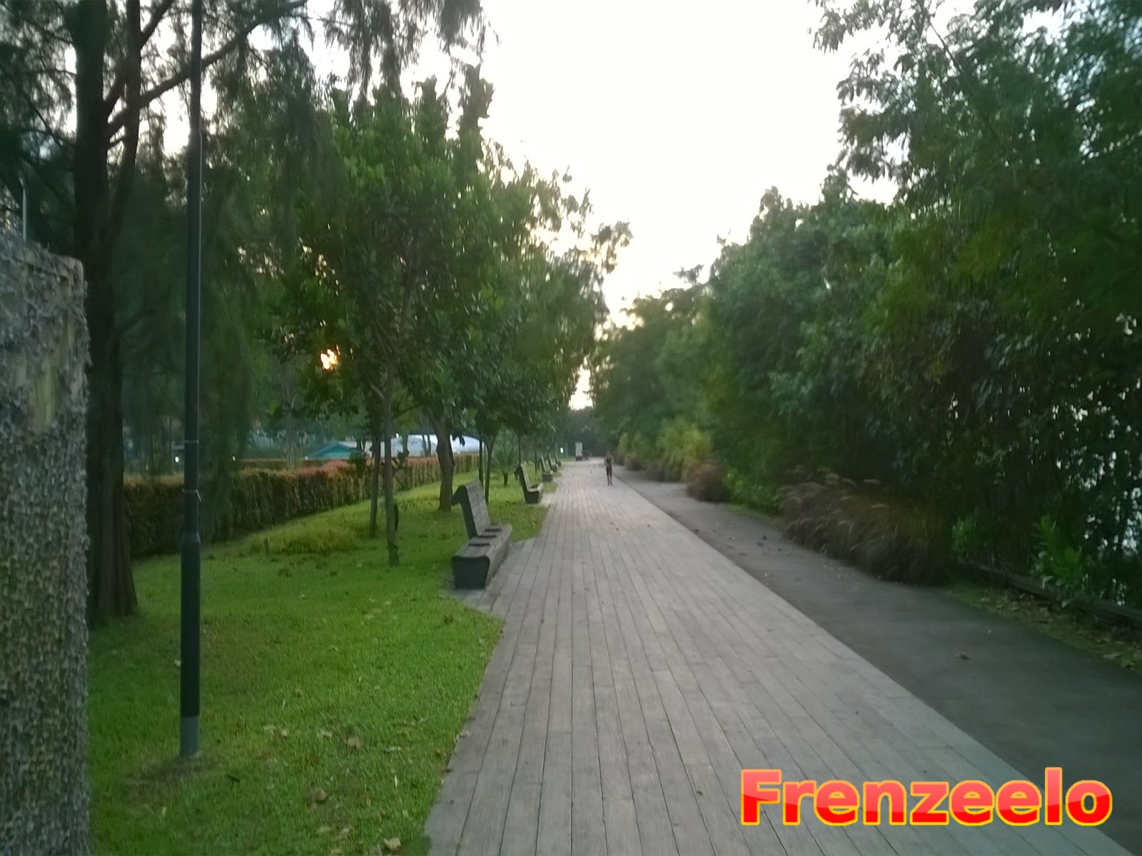 Frenzeelo: Punggol Beach AKA Punggol Point Park