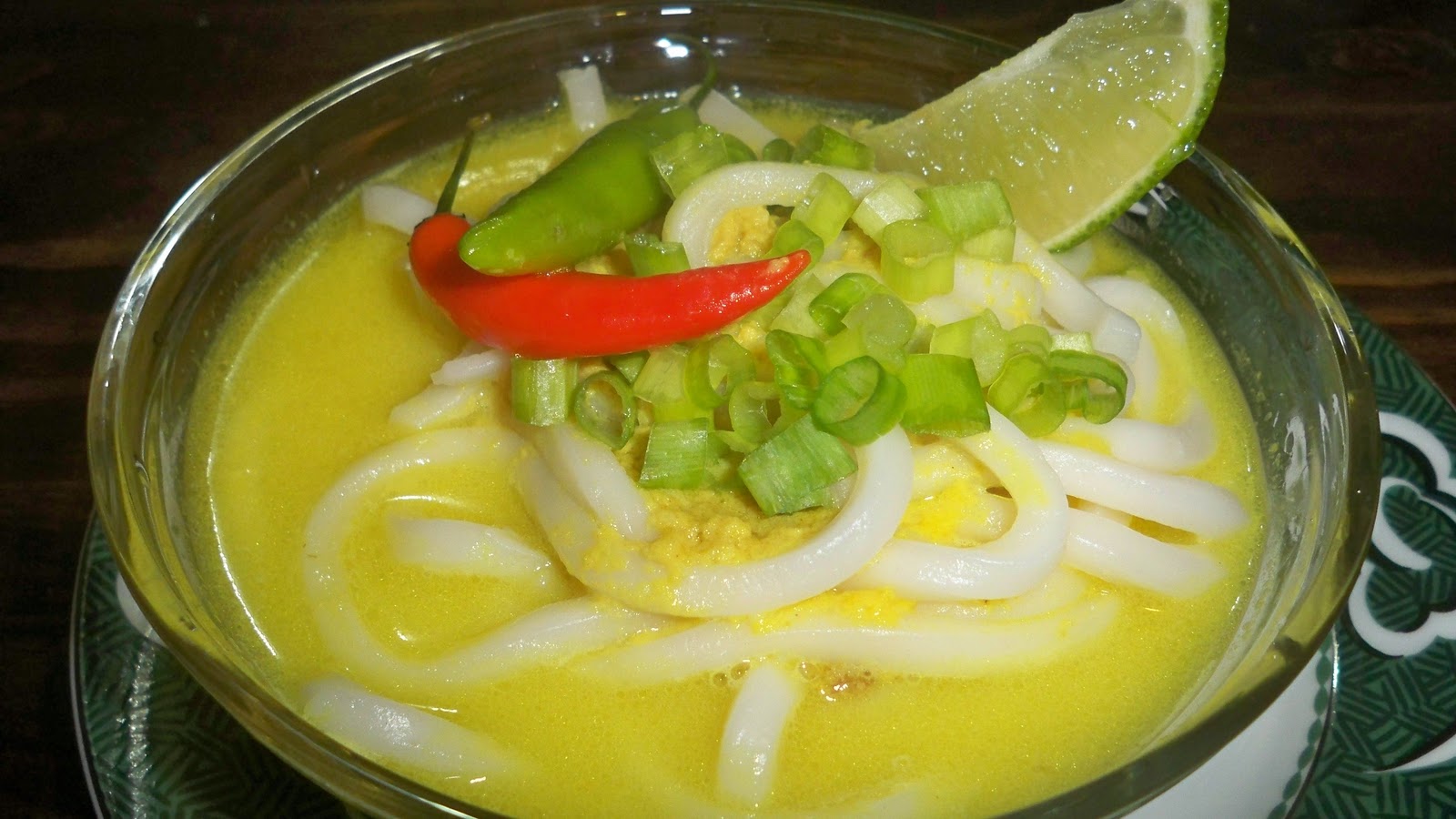 Sweet Coconut and Cumin: Lakso ( noodle with fish coconut soup )