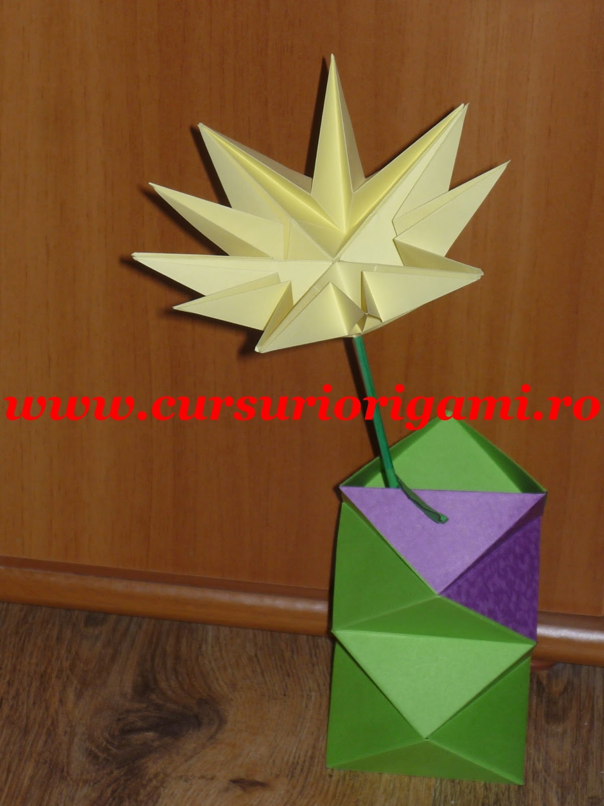 Cursuri Origami: Floare modulară