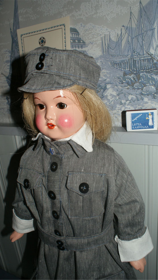käsintekemää: nukkeja-maalauksia-sukkia...musiikkia: Lotta nukke