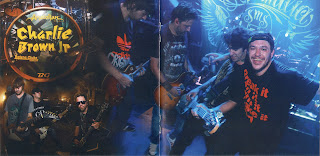 Encarte: Charlie Brown Jr. - La Familia 013 - Encartes Pop