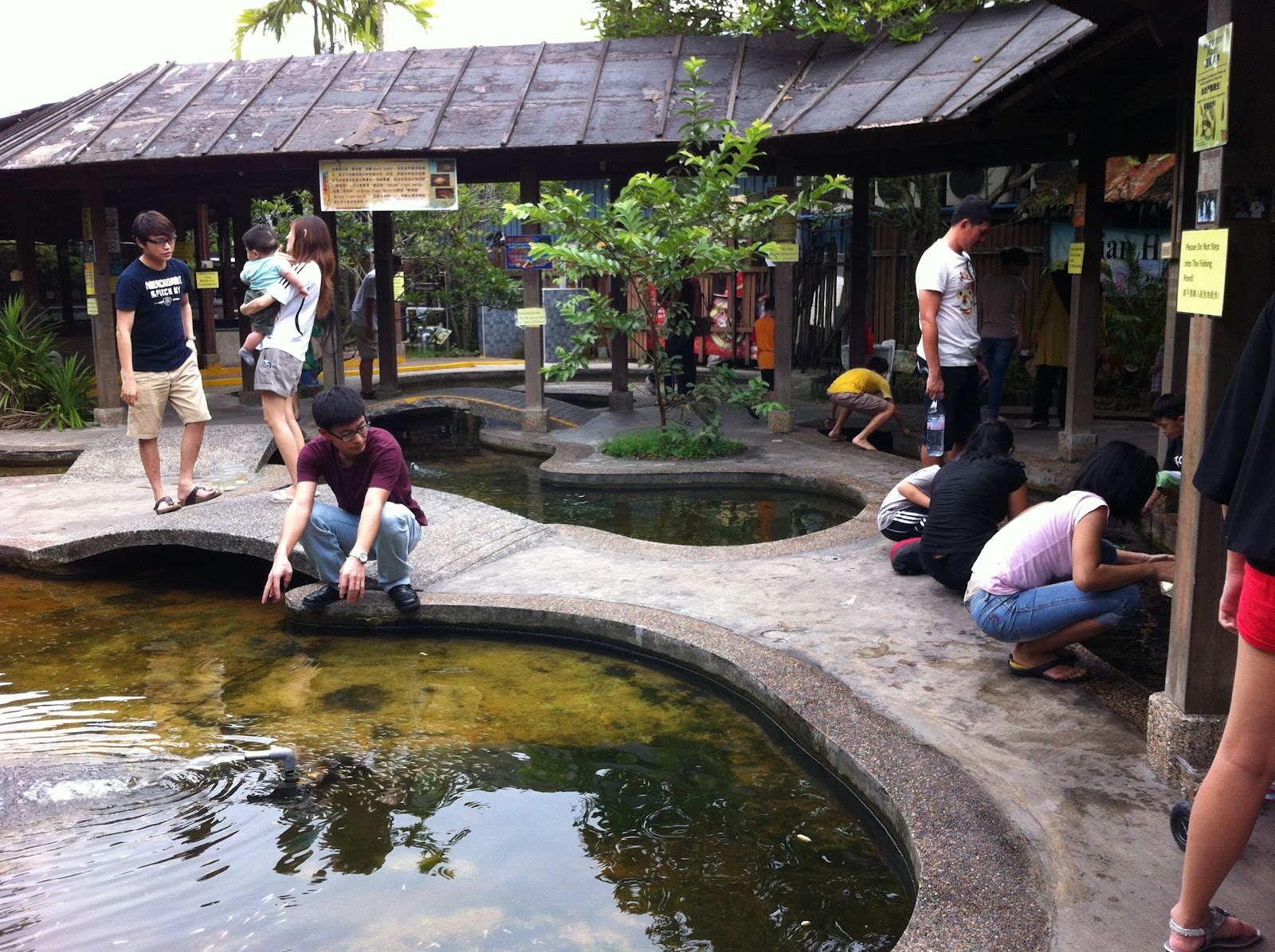 Xin Yi's Page: Qian Hu 仟湖 - Longkang Fish Catching :)