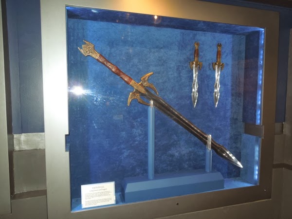 Hollywood Movie Costumes and Props: Thor: The Dark World Treasures of ...