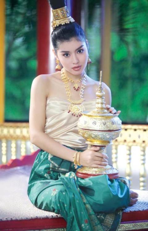 Arloo's Myanmar Model Gallery: Melody - The Burmese Royal Lady