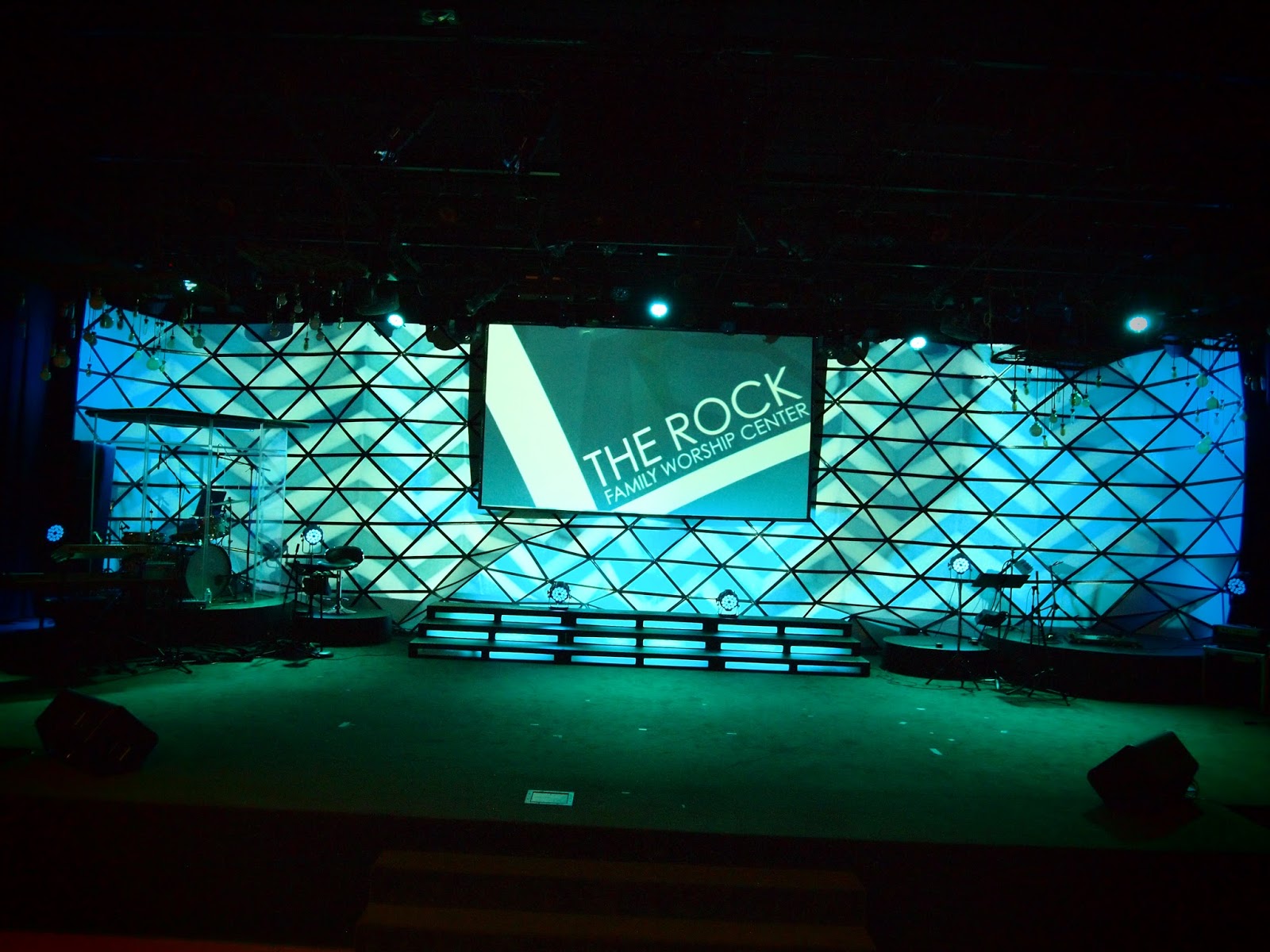 Triangle Stage Design at William Biscoe blog