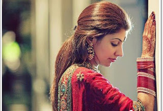 Sad Shayari: Aaj dulhan ke laal jode mein