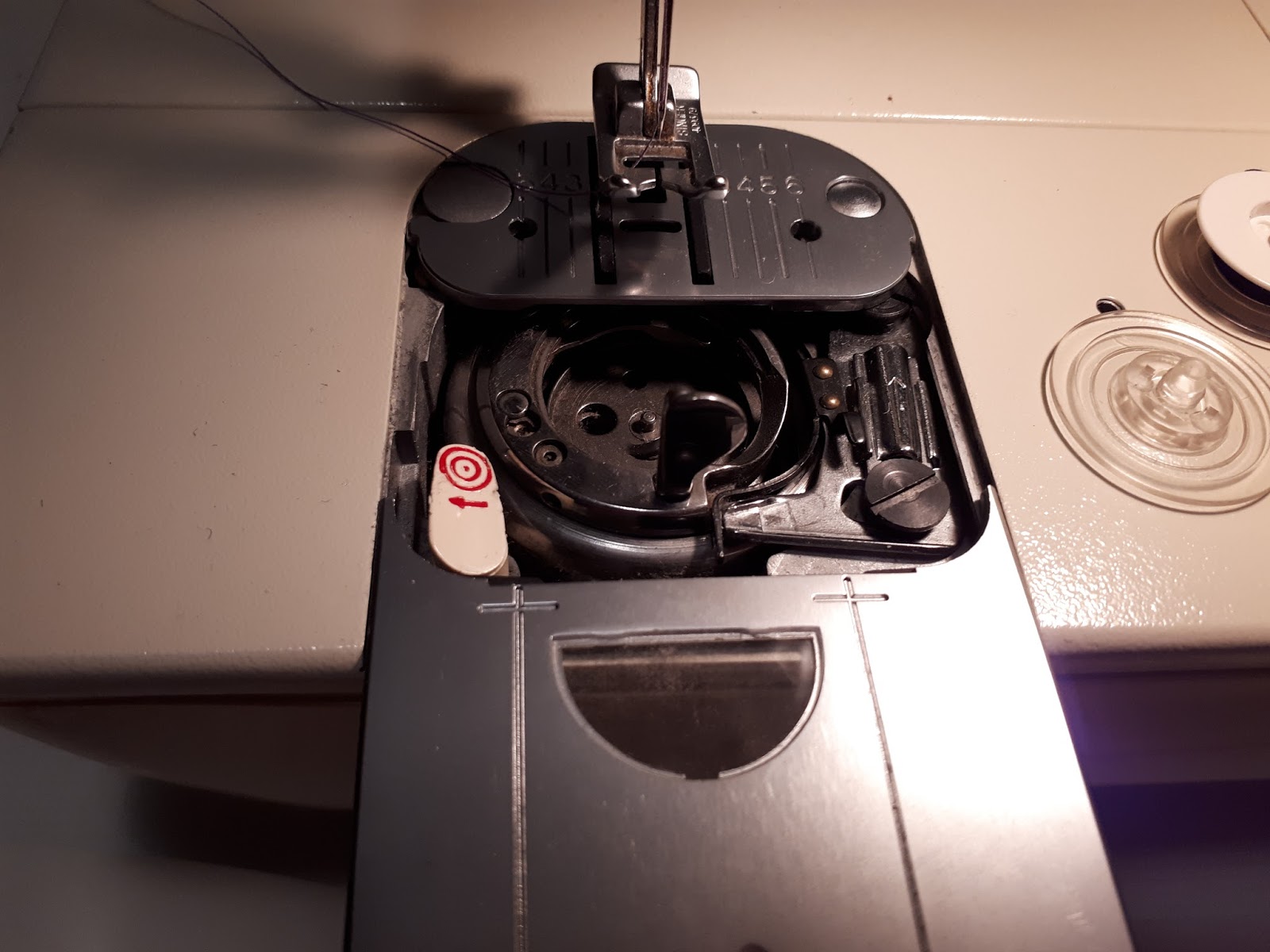 AnnieK.s Krimskramspalast: Ich teste eine Nähmaschine - heute: Singer 1411