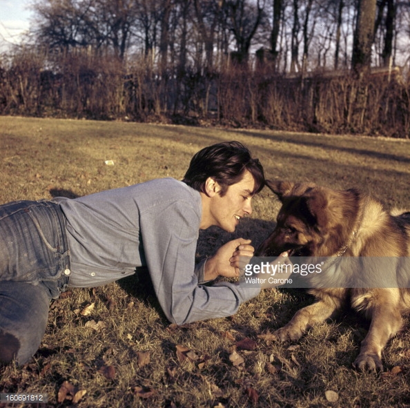 ALAIN DELON: FOTOGRAFÍAS DE WALTER CARONE