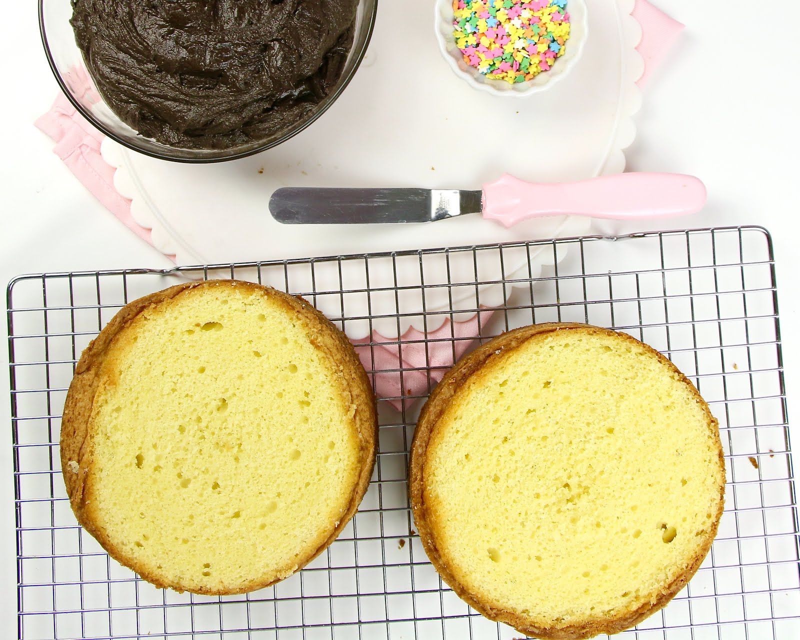 {VIDEO} THE BEST Yellow Birthday Cake with Chocolate Frosting - The ...