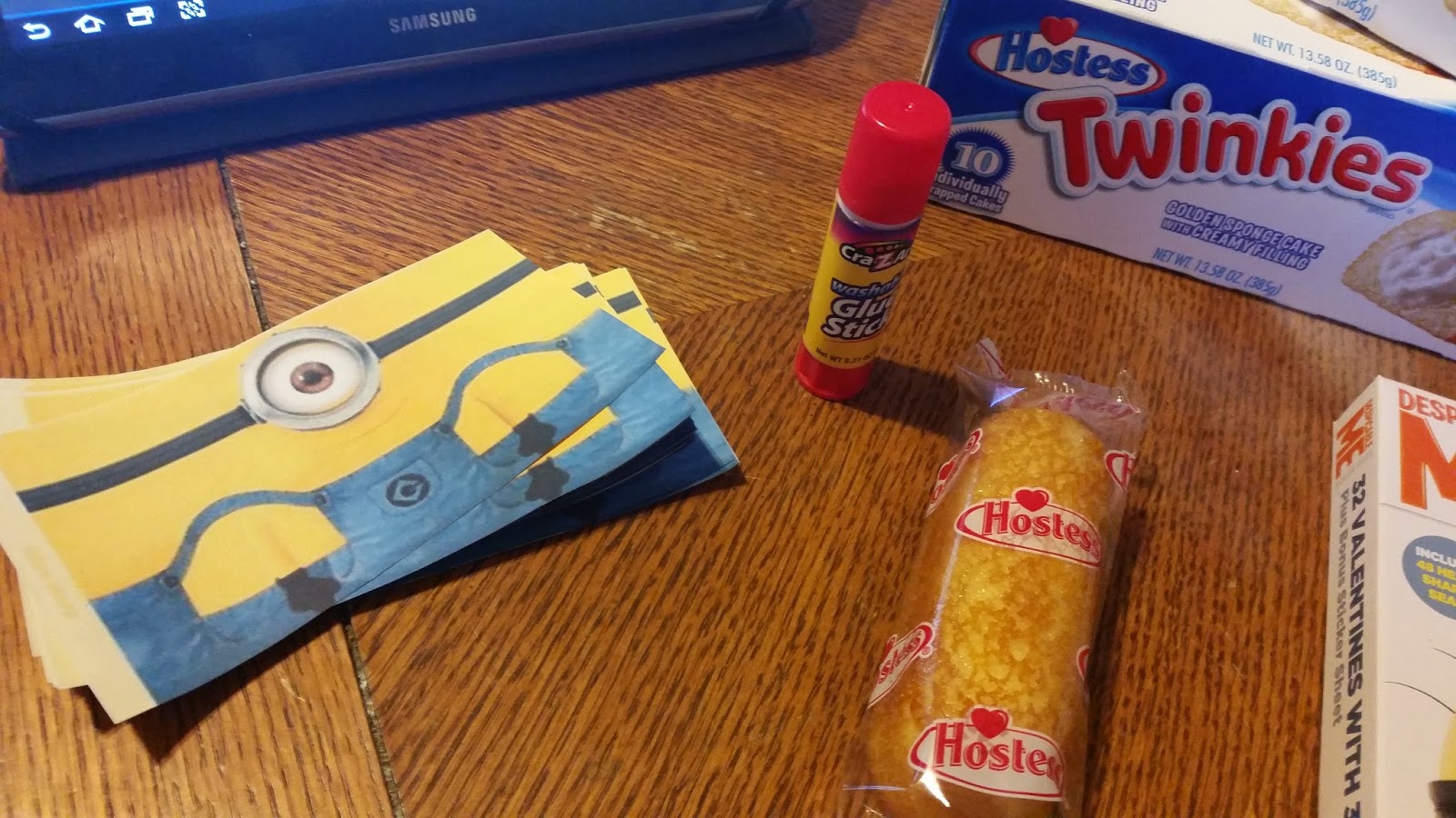 Mommy's Personal Space: Minion Twinkie Valentines!