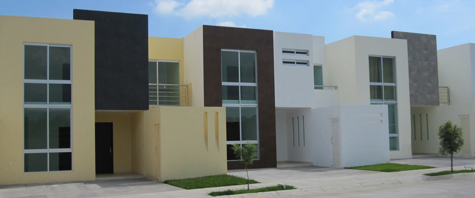 Fachadas de Casas Modernas en Residencial Bosque Real Colima