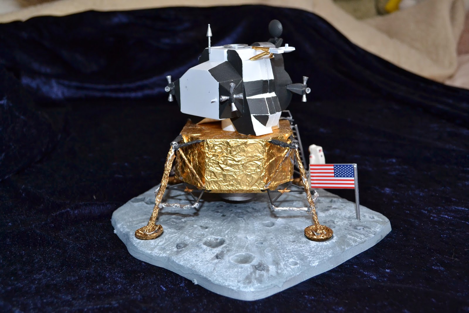 Happyscale-Modellbau: Lunar Landing Module "Eagle" - Revell 1/48 built ...