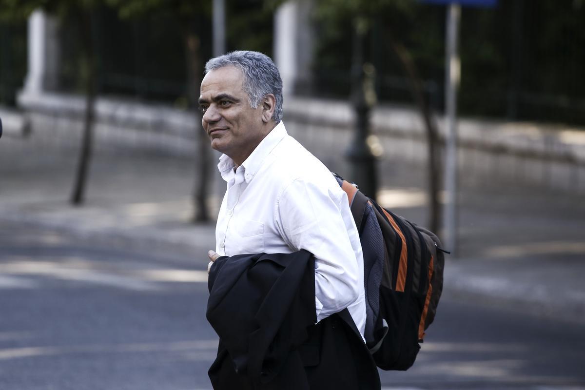 ΣΠΙΤΙ ΣΤΗΝ ΕΚΑΛΗ ΜΕ ΠΙΣΙΝΑ ΓΙΑ ΤΟΝ ΣΥΡΙΖΑΙΟ ΣΚΟΥΡΛΕΤΗ: ΚΑΙ Ο ΓΙΟΣ ΤΟΥ ...