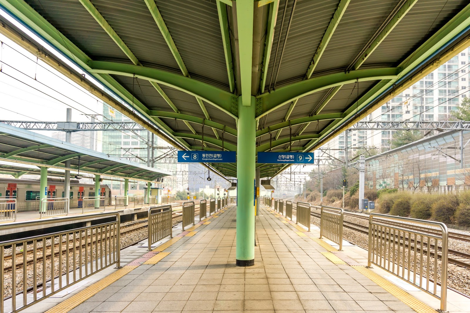 The Wayward Wanderer: South Korea: Day 4 - Climbing the Walls of Suwon