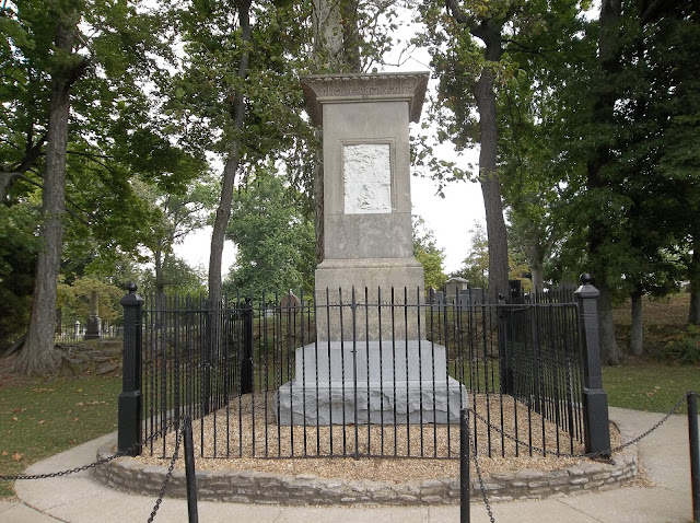 Travels of a Hobgoblin Taphophile: Daniel Boone - Frankfort Cemetery