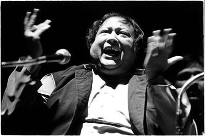 Biography Ustad Nusrat Fateh Ali Khan - A God Like Name in Music