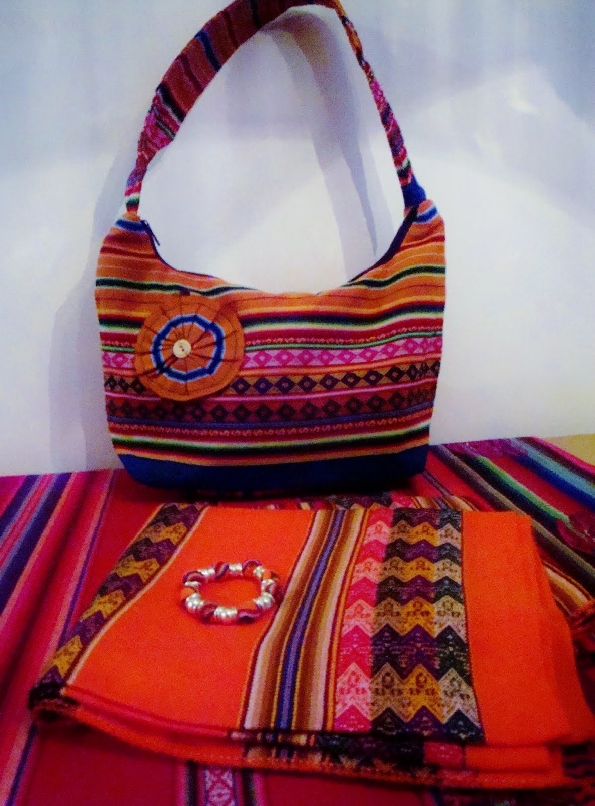 MODA PERUANA INVADE EUROPA: Bolsos andinos, ballerinas incaicas del Peru