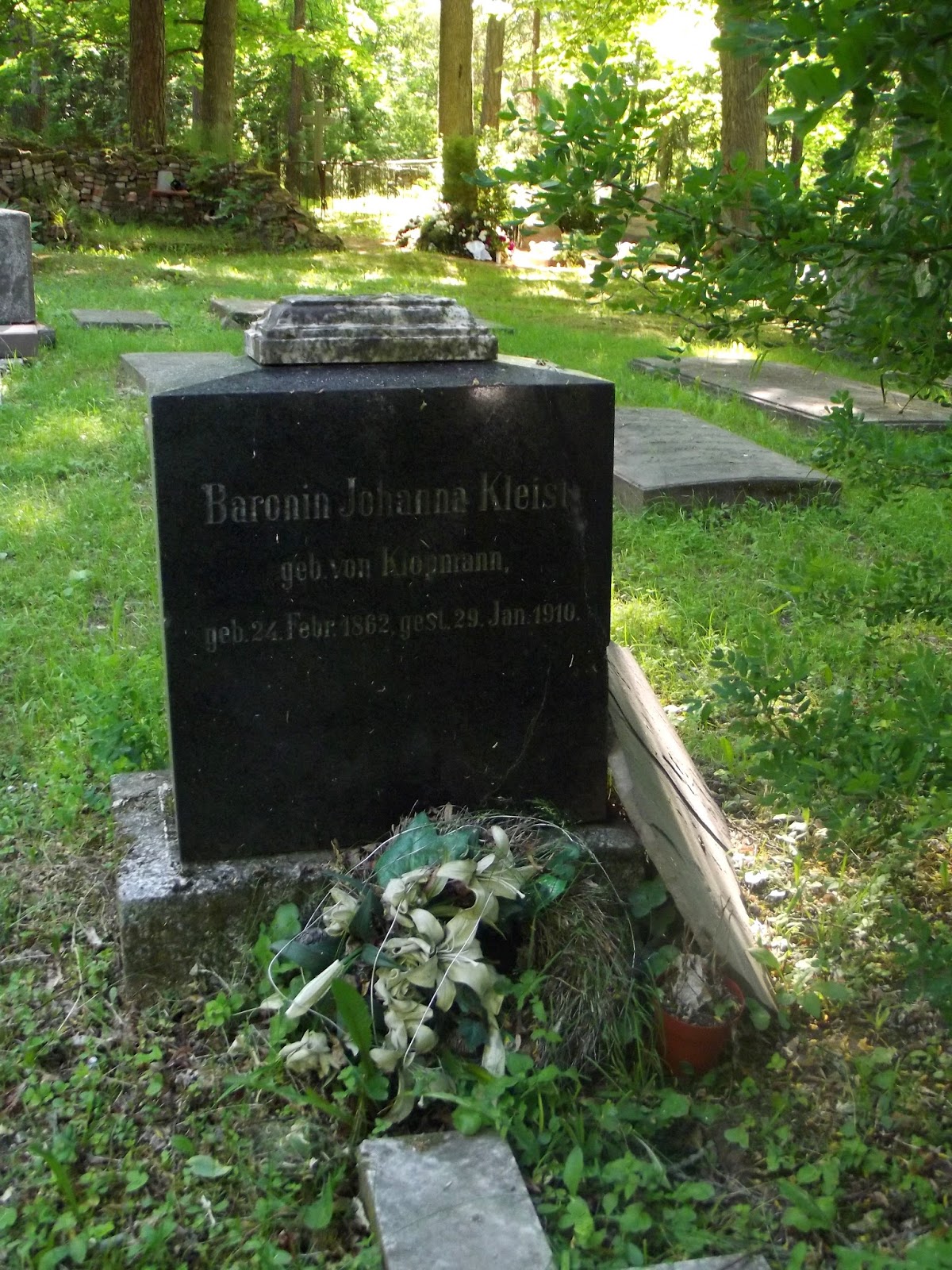 Latvijas muižas un pilis un citas interesantas vietas: Cērkstes kapi