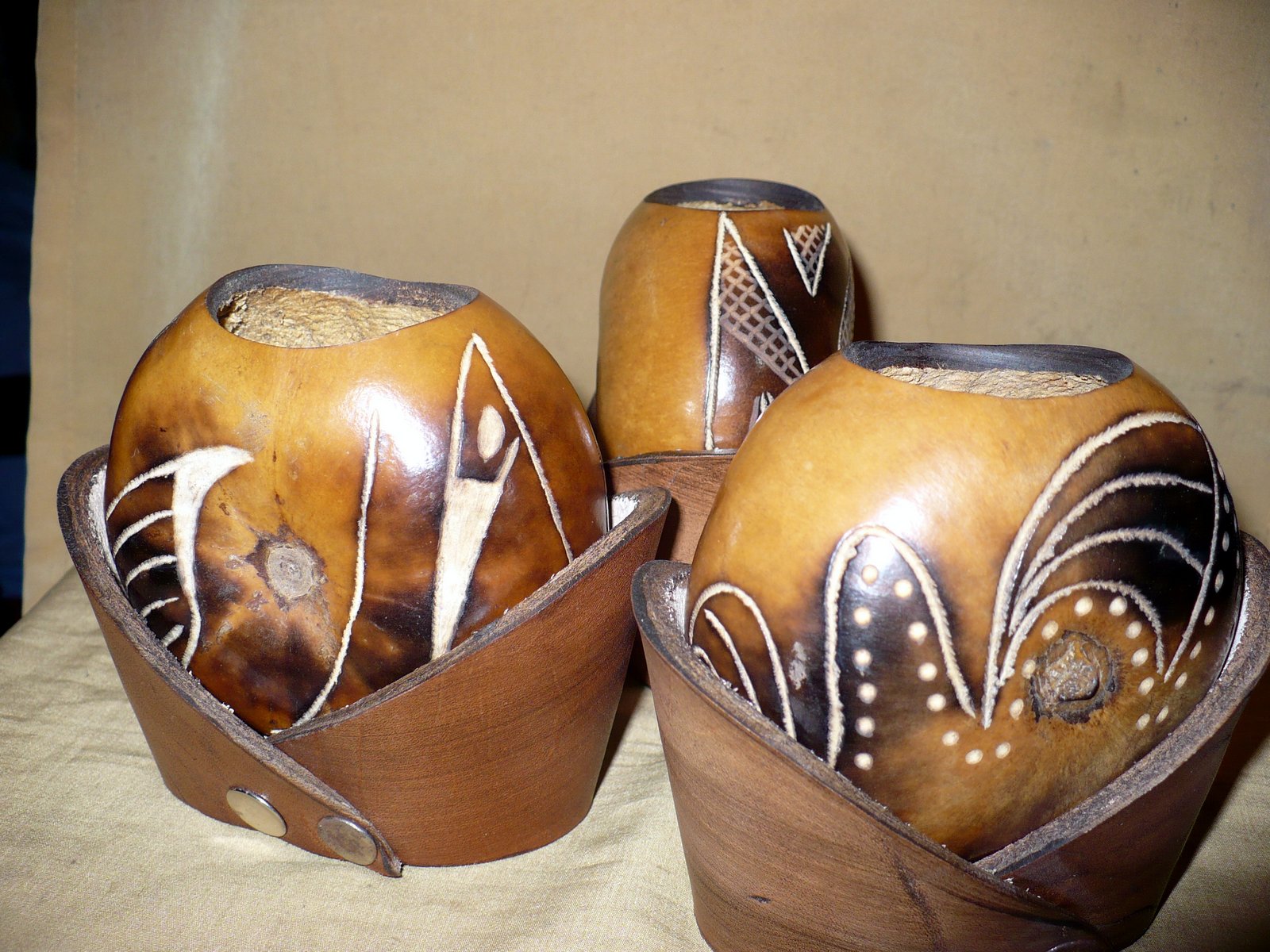 ANDAIRES. matesartesanales: Mate Galleta tallado