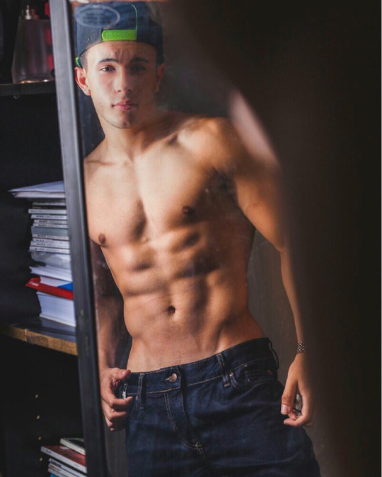 les hommes gai royal: de tres beaux adonis gai(mec)