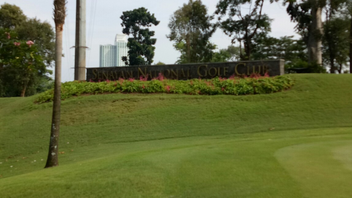 Merumput Di Senayan National Golf Club | Puput Se