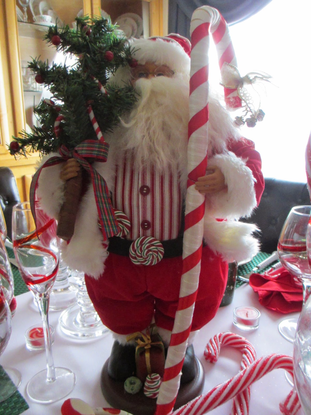 The Welcomed Guest: Peppermint Santa Tablescape