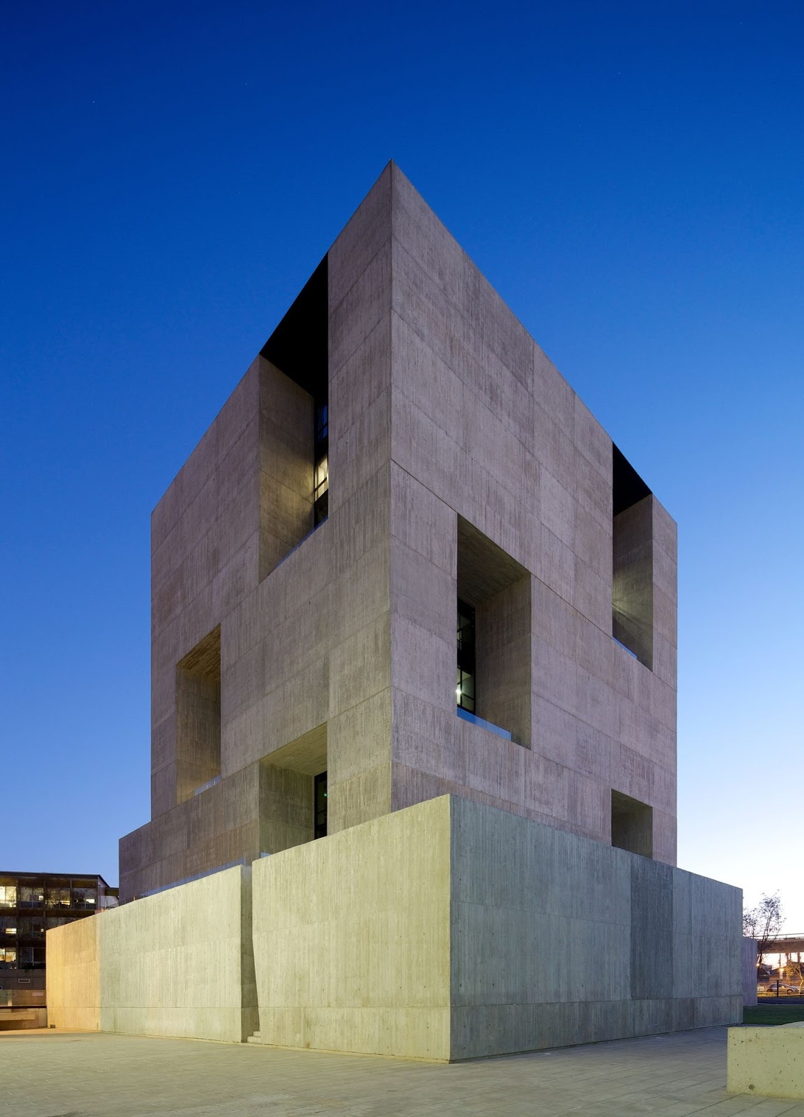Alejandro Aravena + ELEMENTAL | a f a s i a