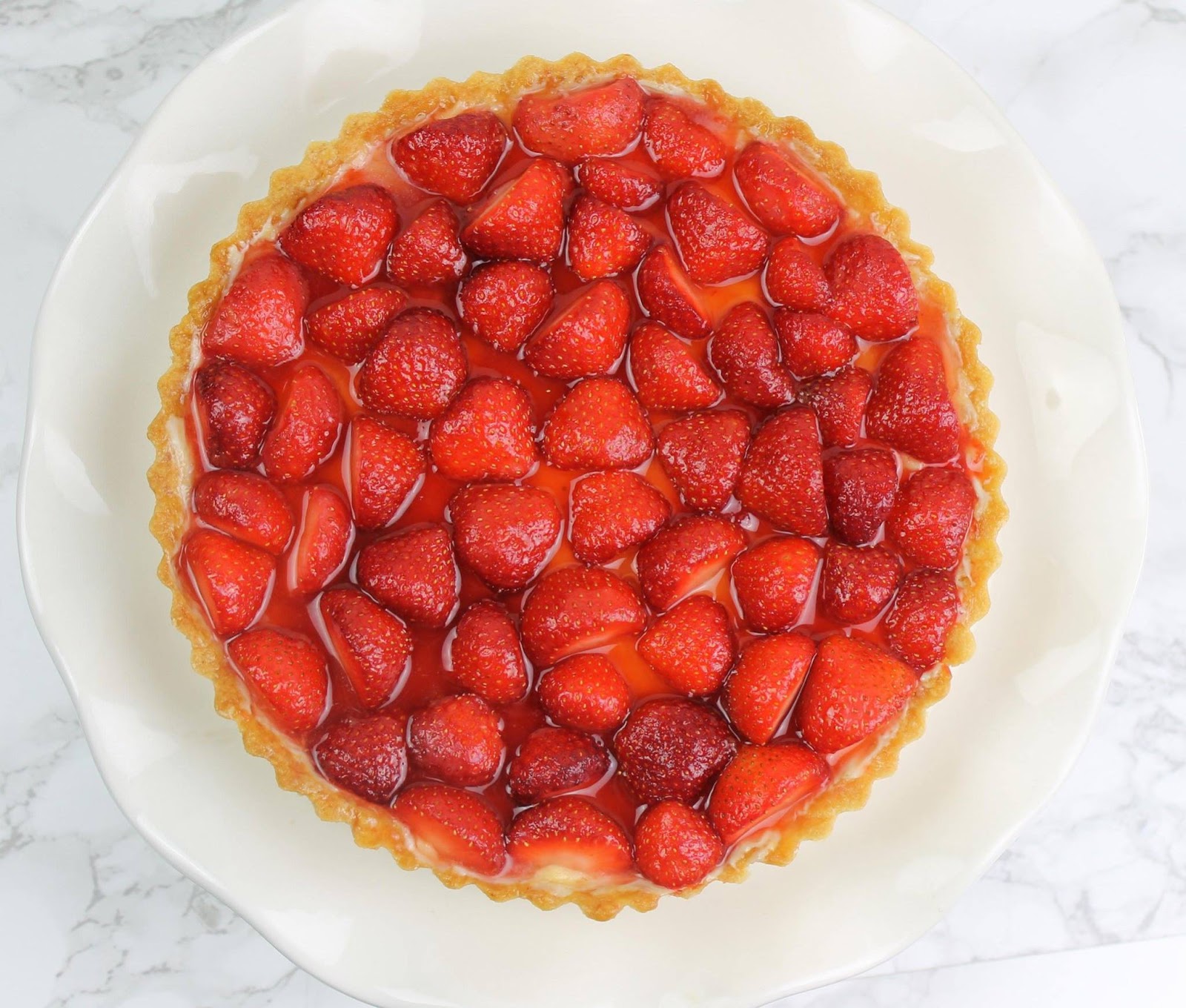 Aardbeien Taart met notenbodem - Timeless Baking