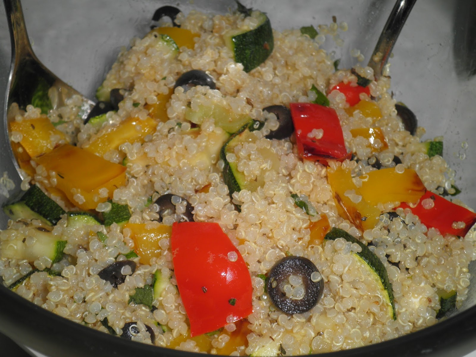 Alminos virtuvė/ Alminos cuisine: Salotos su bolivine balanda (kinva)